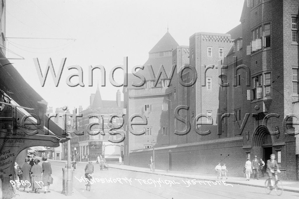 nml7onkva78upr3w2d9q16d3ubew?fit=crop&crop=faces%2Centropy%2Ccenter&ar ...